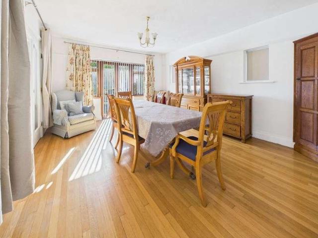 5 bed house for sale
