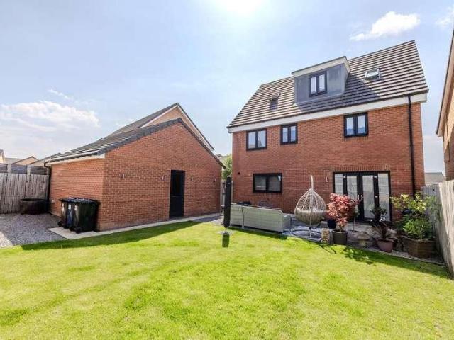 5 bed house for sale
