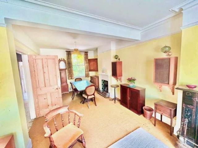 5 bed house for sale