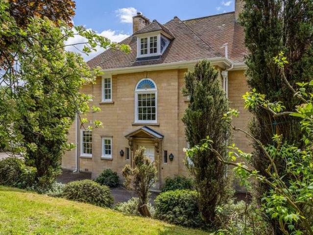 5 bed house for sale