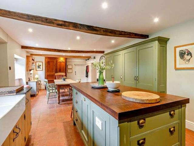5 bed house for sale