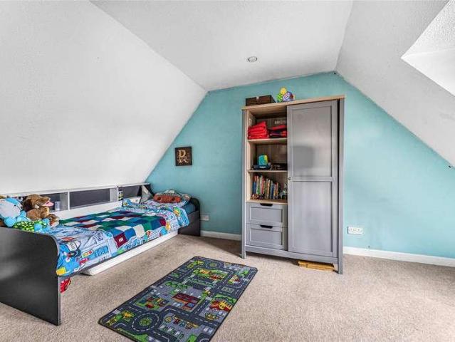 5 bed house for sale