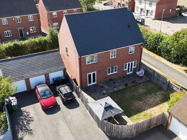 5 bed house for sale