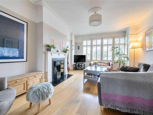 5 bed house for sale