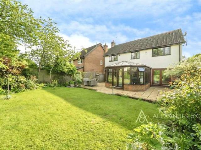 5 bed house for sale