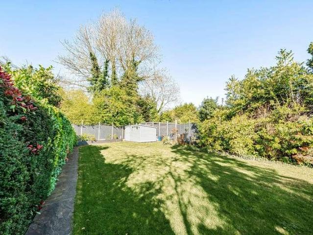 5 bed house for sale