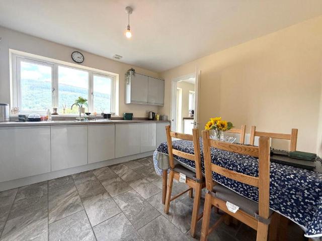 5 bed house for sale