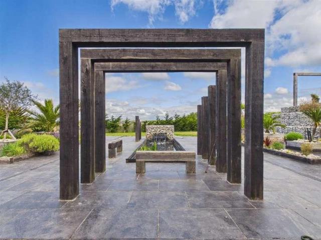 5 bed house for sale
