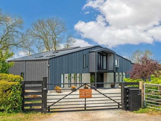 5 bed house for sale