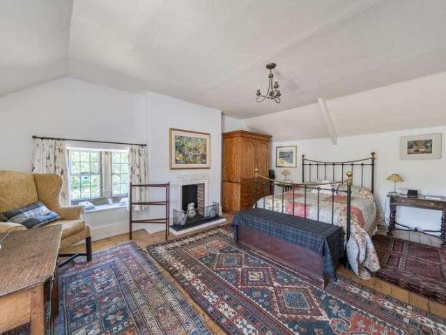 5 bed house for sale