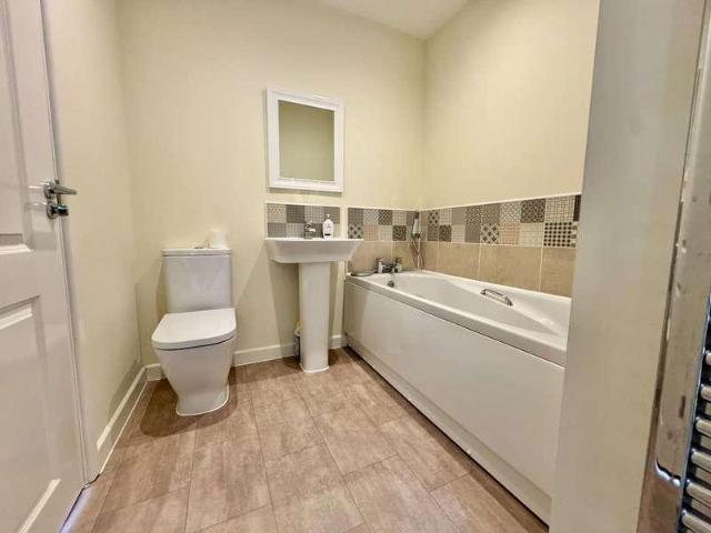 5 bed house for sale