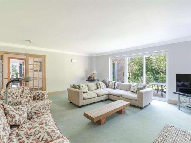 5 bed house for sale