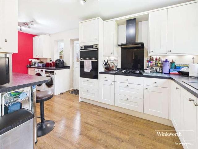 5 bed house for sale