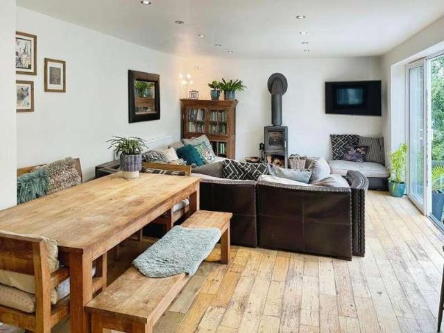 5 bed house for sale