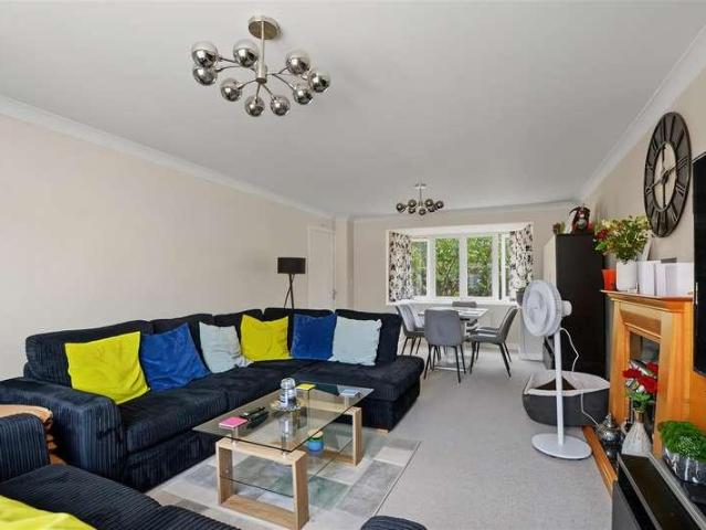 5 bed house for sale