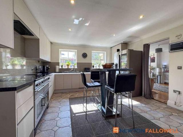 5 bed house for sale