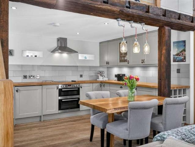 5 bed house for sale