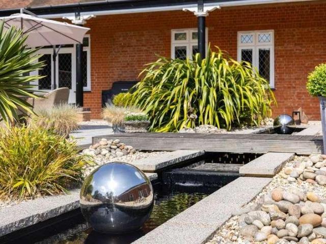 5 bed house for sale