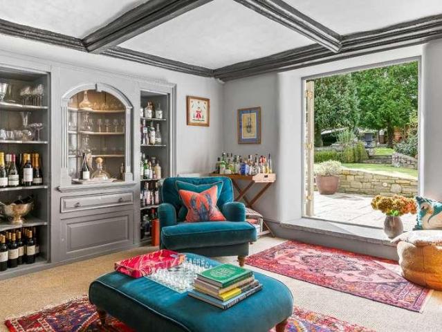 5 bed house for sale