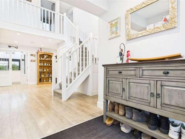 5 bed house for sale