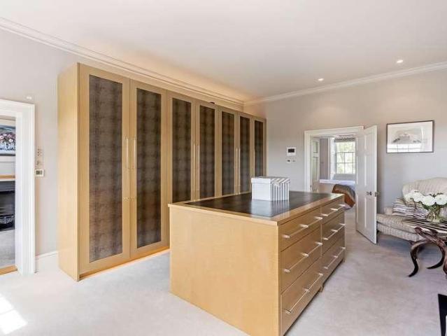 5 bed house for sale