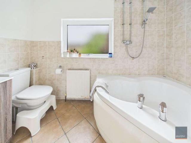 5 bed house for sale