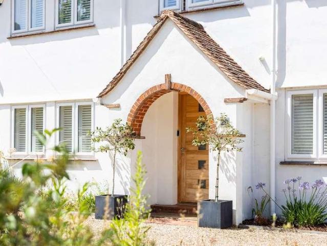 5 bed house for sale