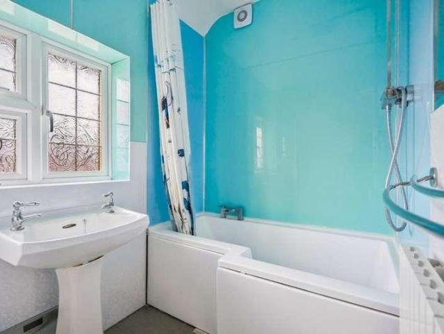 5 bed house for sale