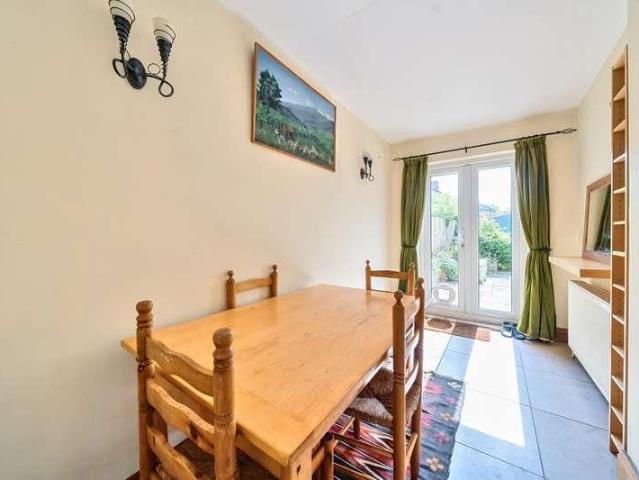 5 bed house for sale