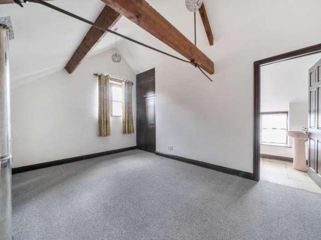 5 bed house for sale