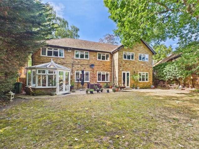 5 bed house for sale