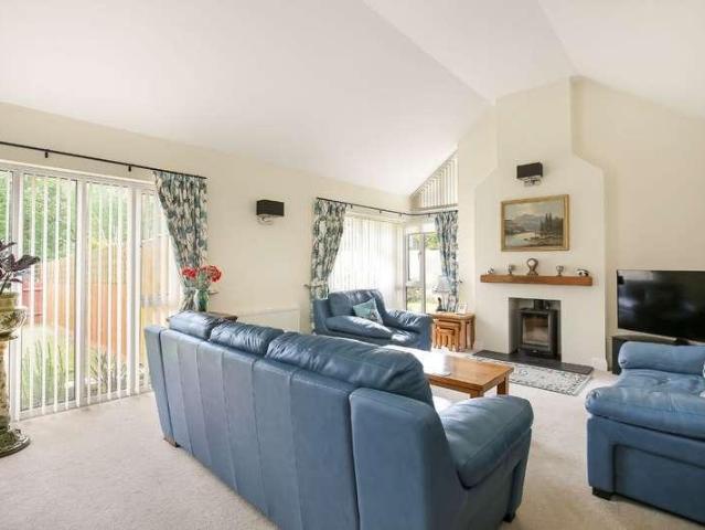 5 bed house for sale