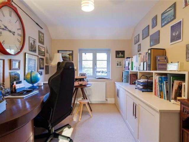 5 bed house for sale