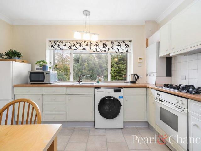 5 bed house for sale