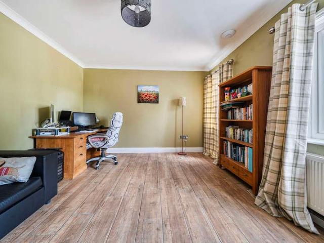 5 bed house for sale