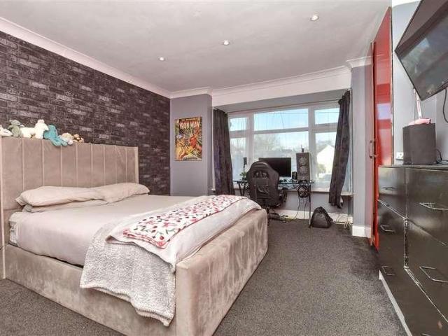 5 bed house for sale
