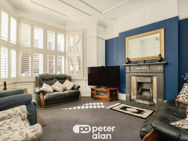 5 bed house for sale