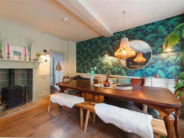 5 bed house for sale