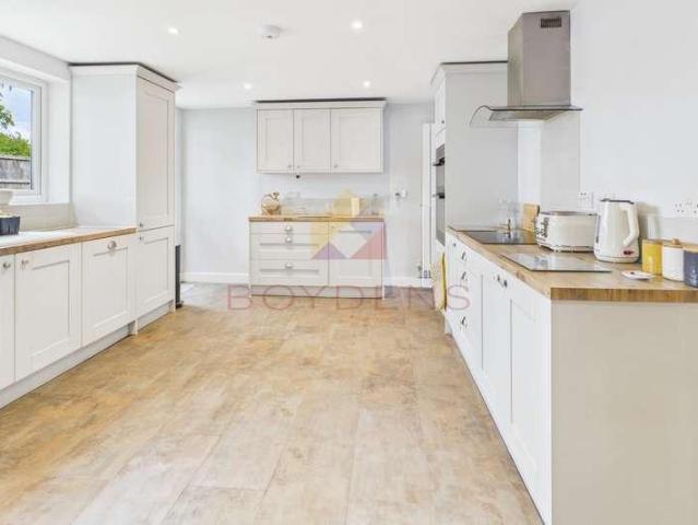5 bed house for sale
