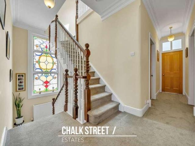5 bed house for sale