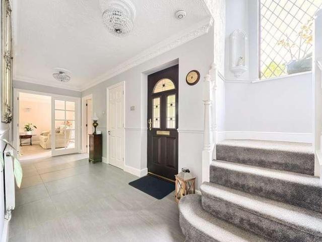 5 bed house for sale