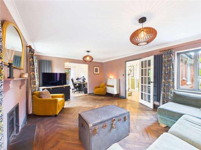 5 bed house for sale