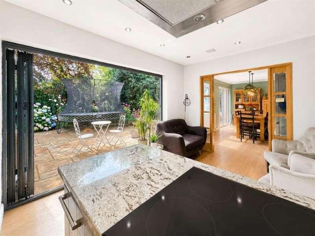 5 bed house for sale