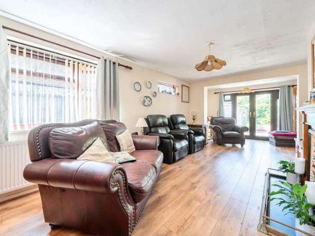 5 bed house for sale