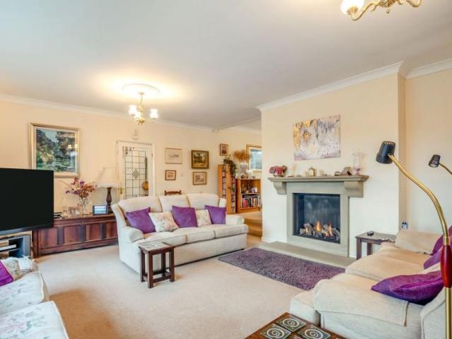 5 bed house for sale
