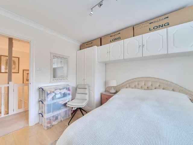 5 bed house for sale