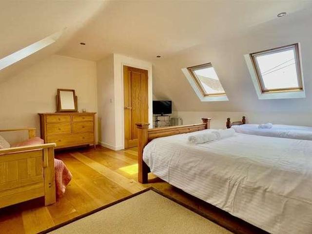 5 bed house for sale