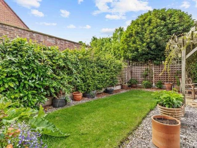 5 bed house for sale