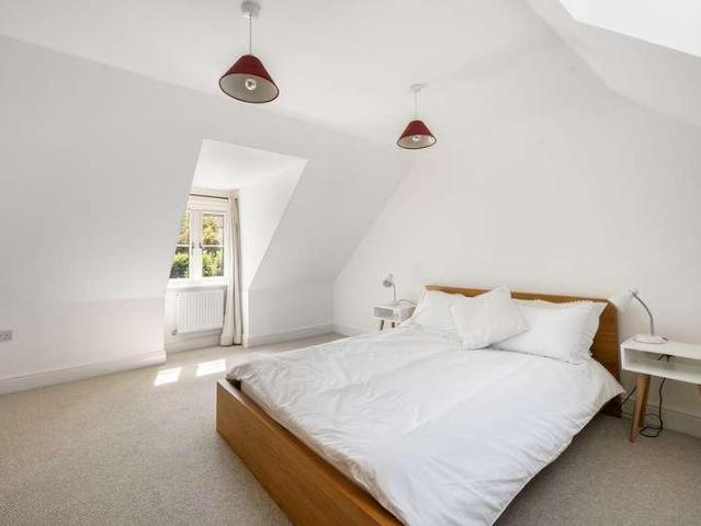 5 bed house for sale