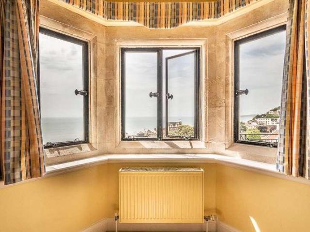 5 bed house for sale